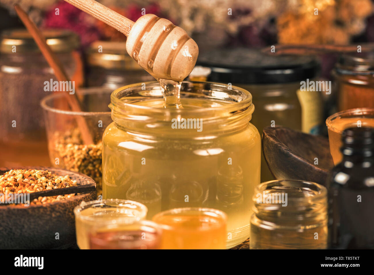 Honey flowing into a glass jar Stock Photo - Alamy