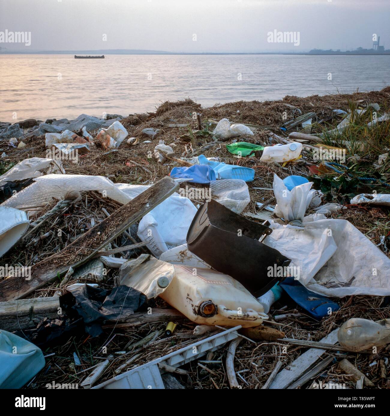 Plastic damage to environment hi-res stock photography and images - Alamy