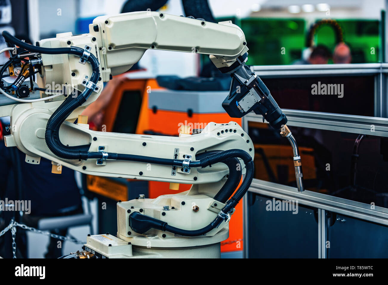 Robot arm welding hi-res stock photography and images - Alamy