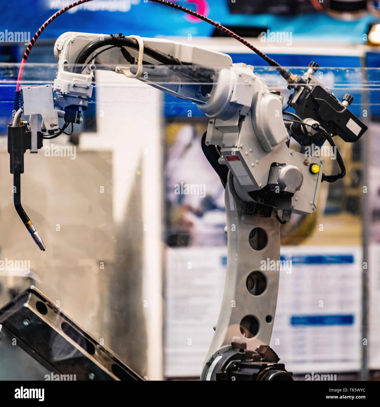 Robot welding hi-res stock photography and images - Alamy