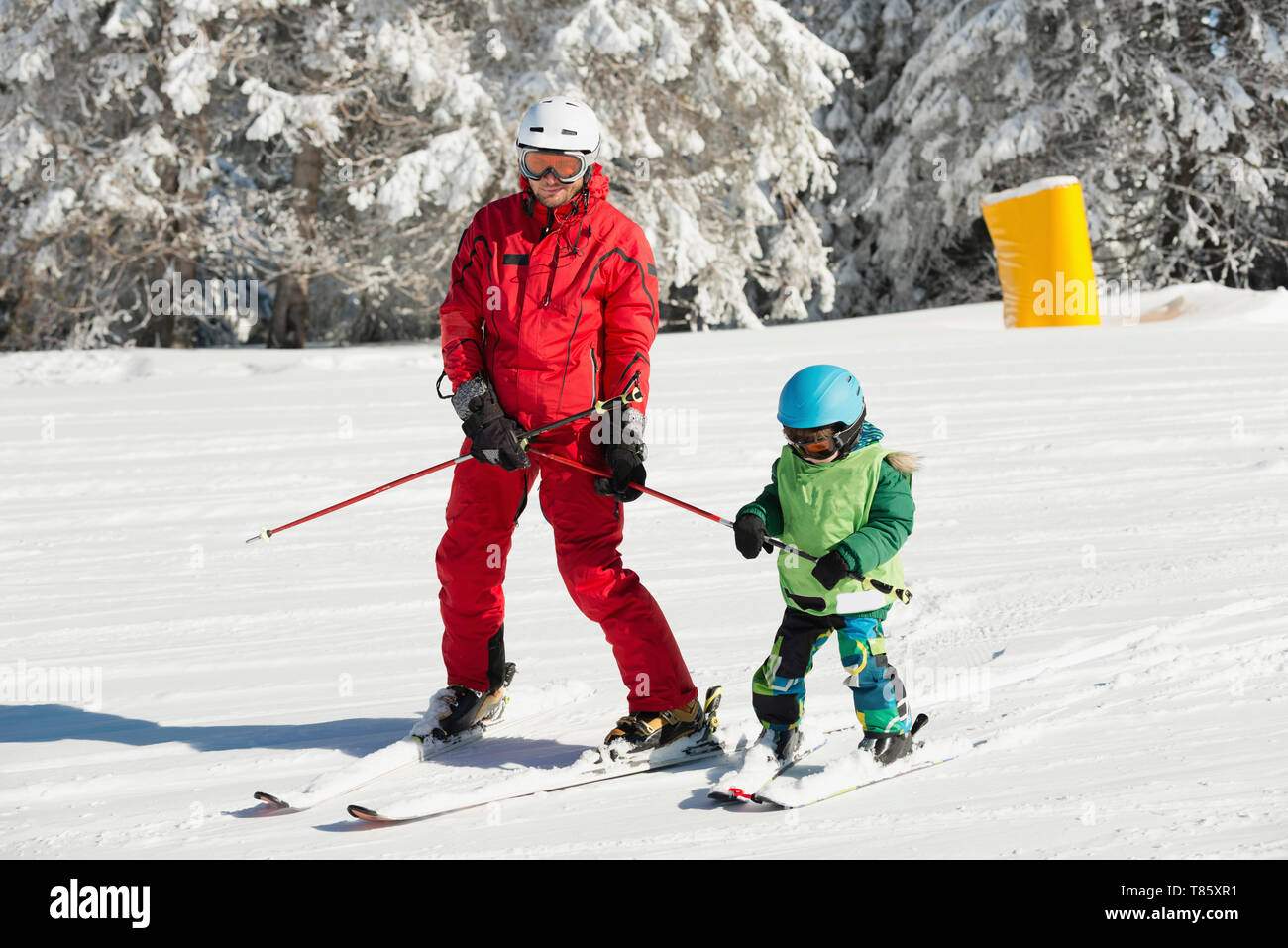 Child ski class hi-res stock photography and images - Alamy