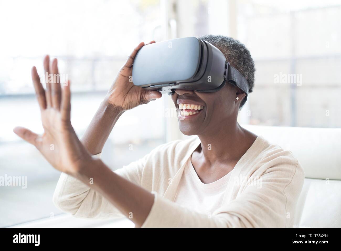 Wearing vr headset immersive hi-res stock photography and images - Alamy