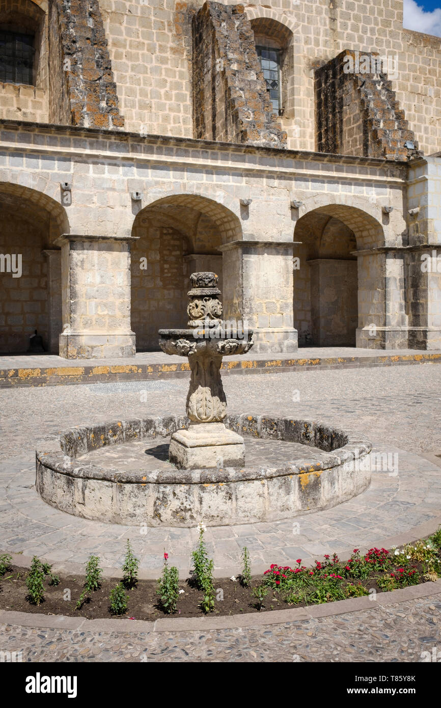 Complejo arqueologico hi-res stock photography and images - Alamy