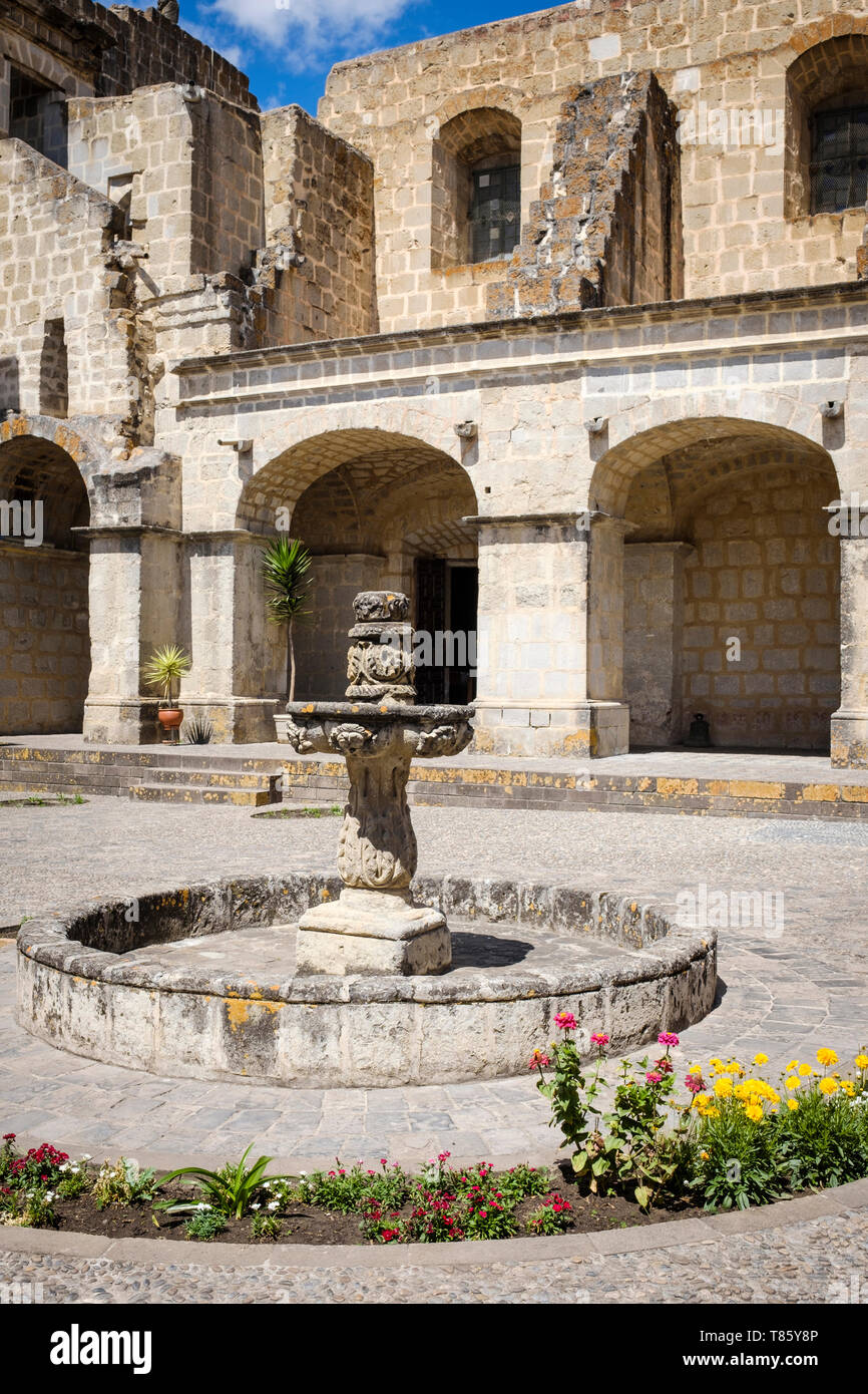 Complejo arqueologico hi-res stock photography and images - Alamy