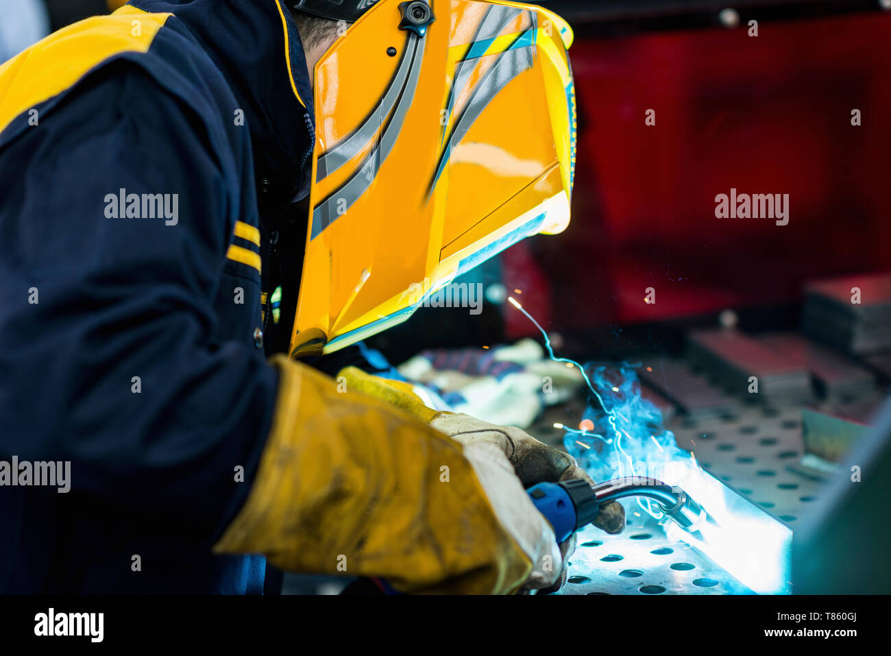 Welder at work Stock Photo - Alamy