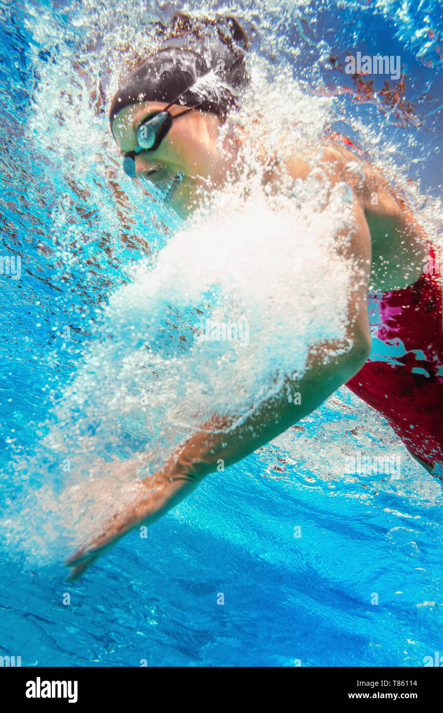Woman diving swimming pool splash hi-res stock photography and images ...