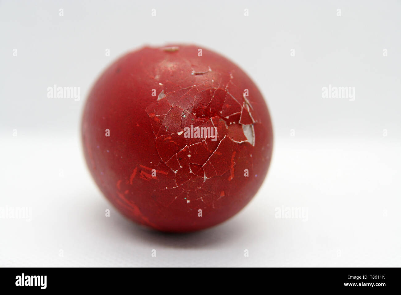 Cracked egg shell. Cracked Easter egg. Cracked colorful egg Stock Photo ...