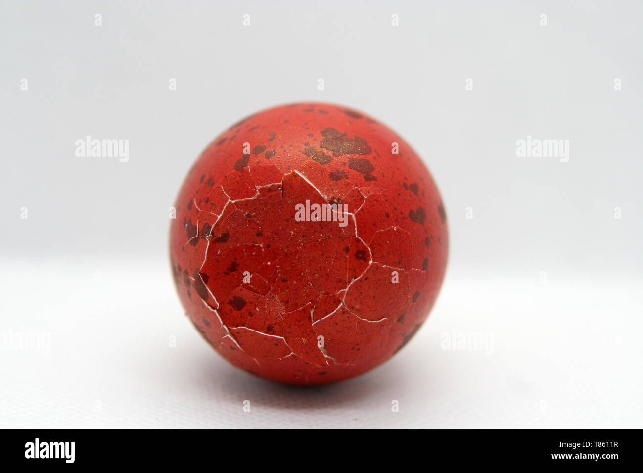 Cracked egg shell. Cracked Easter egg. Cracked colorful egg Stock Photo ...