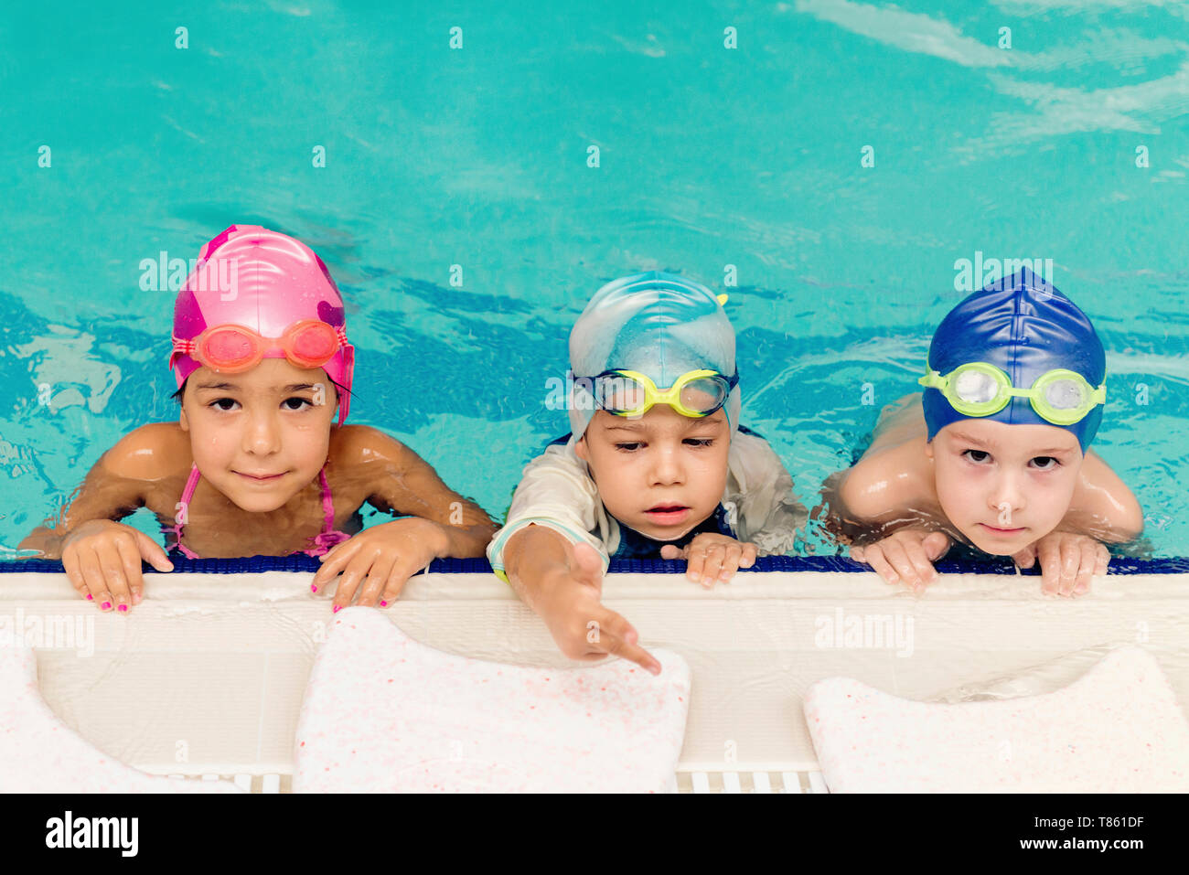 Elementary class group activity hi-res stock photography and images - Alamy