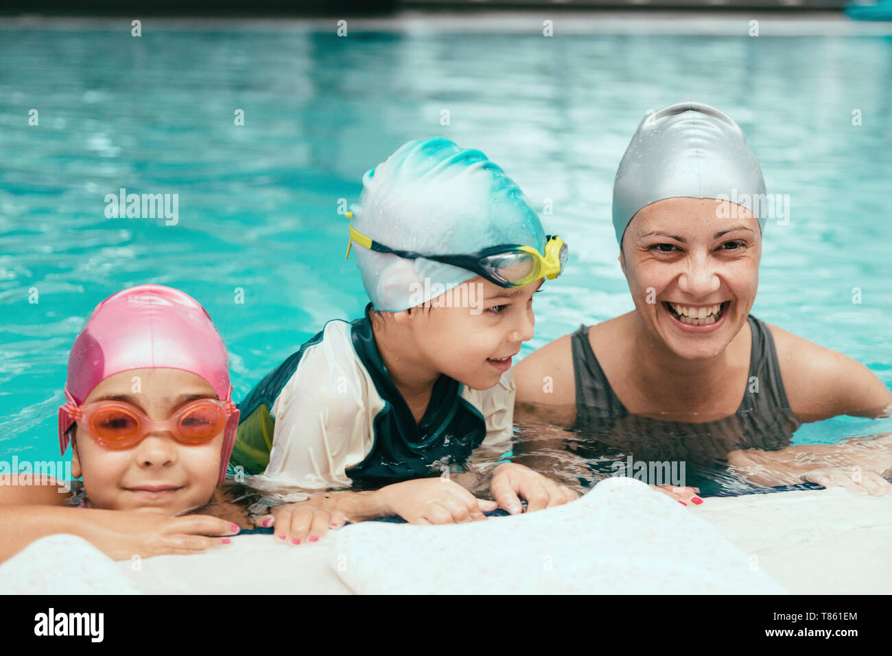 Group of 4 kids in class hi-res stock photography and images - Alamy