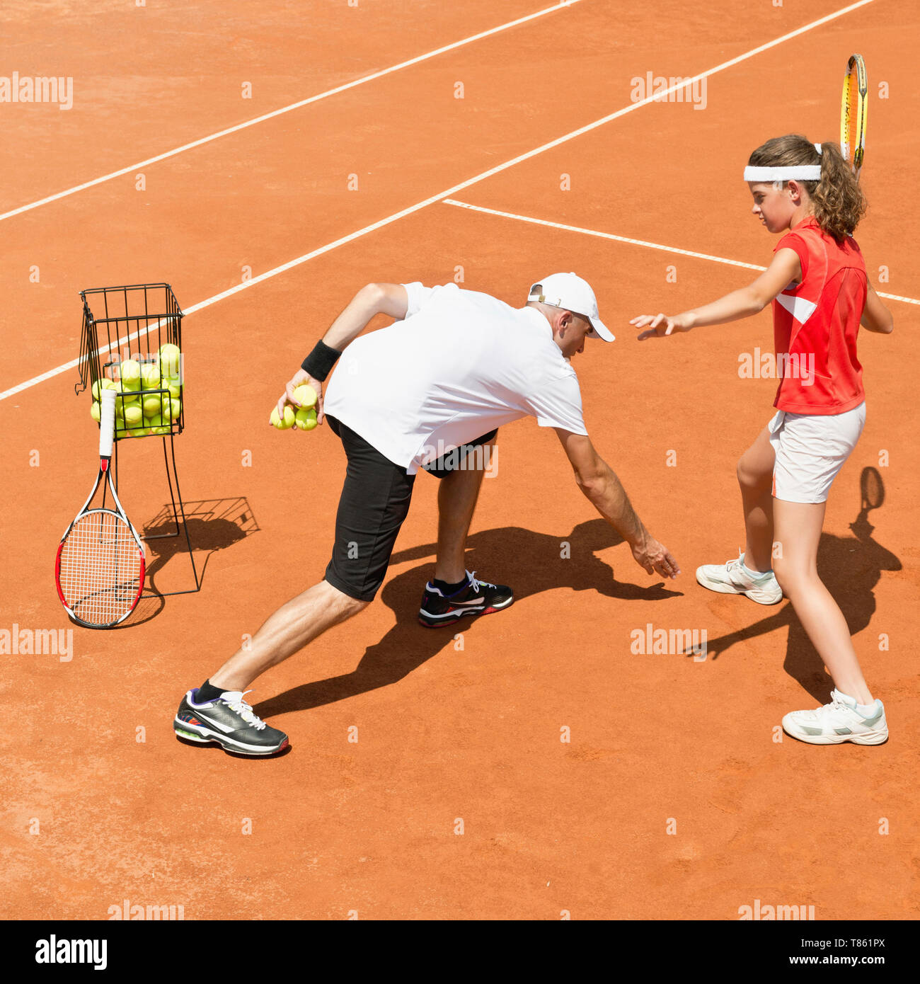 Girls playing tennis hi-res stock photography and images - Alamy
