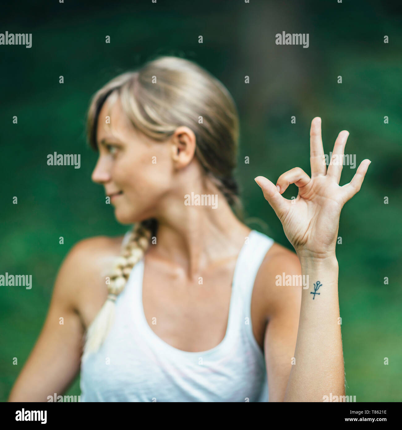 Yoga mudra hand sign Stock Photo - Alamy