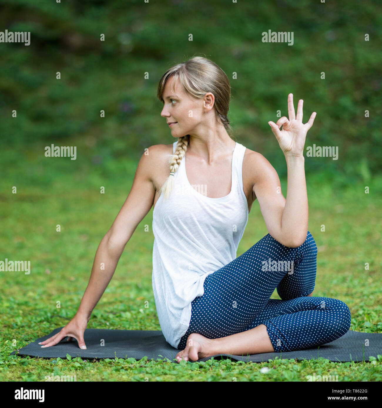 Yoga mudra hand sign Stock Photo - Alamy