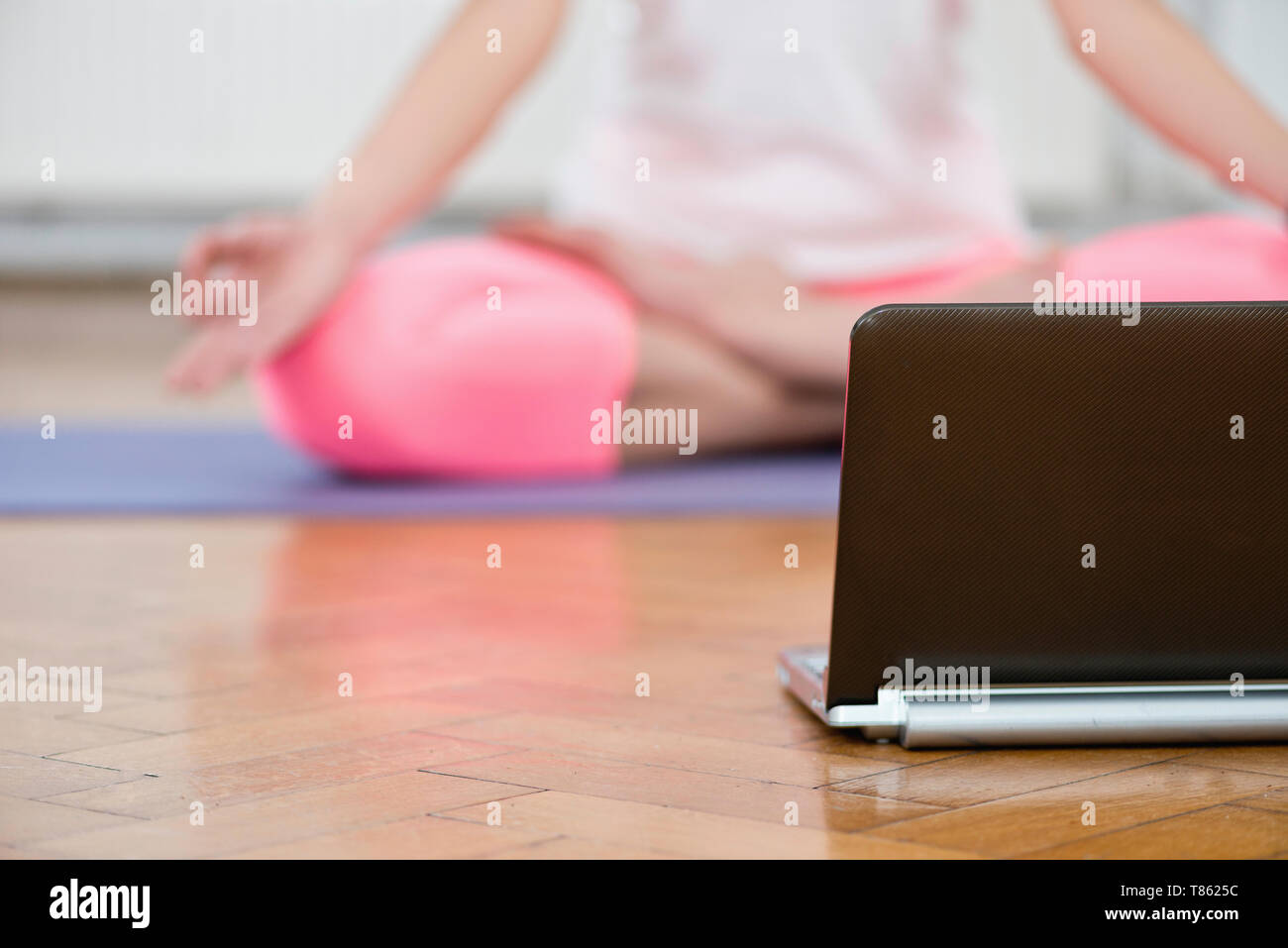 Half sitting position hi-res stock photography and images - Alamy