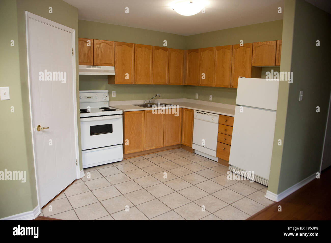 Bright small empty kitchen new hi-res stock photography and images - Alamy