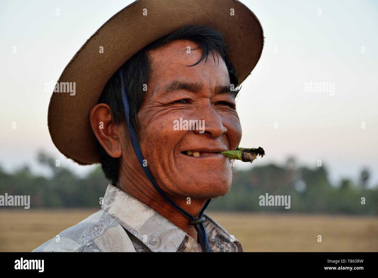 Farmer smoking hi-res stock photography and images - Alamy