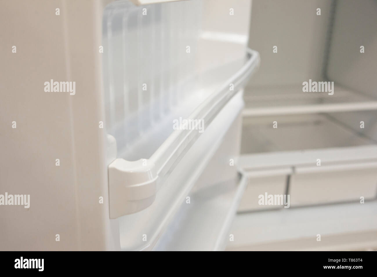 A shelf of a kitchen fridge that is bare with no food Stock Photo - Alamy