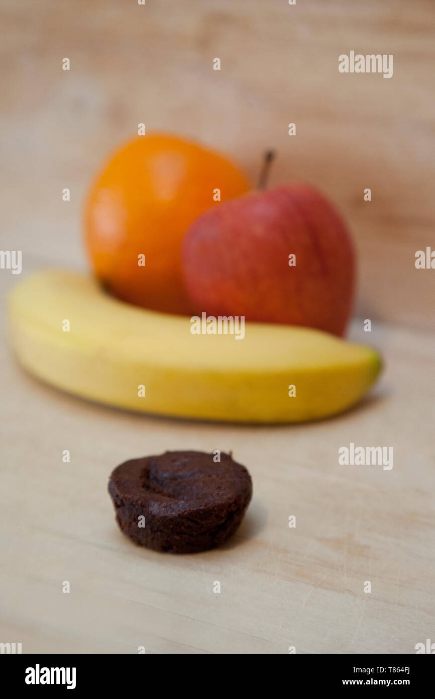 Good and bad apple hi-res stock photography and images - Alamy