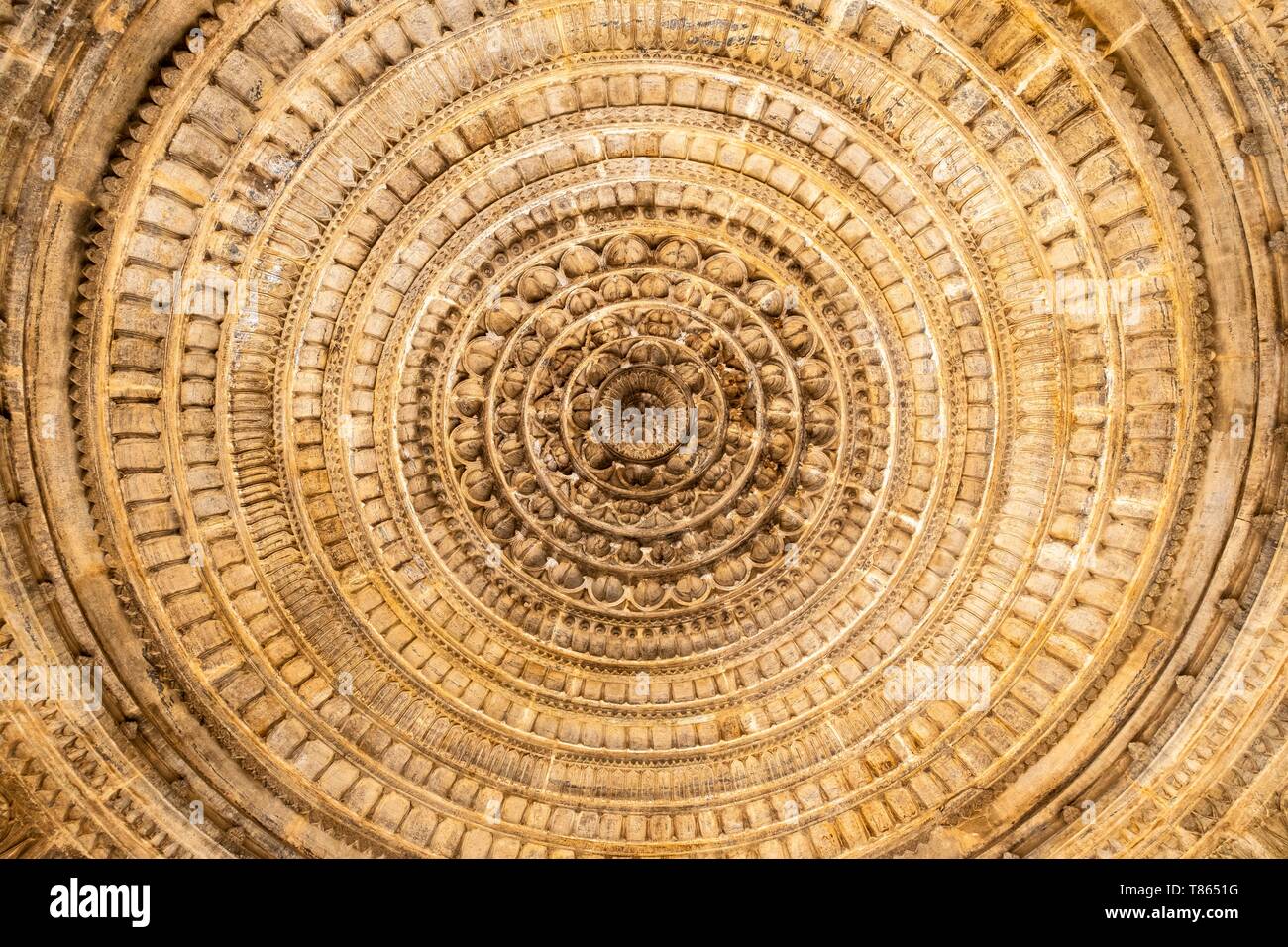 India, Rajasthan, Bundi, Dhabhai Ka Kund stepwell Stock Photo - Alamy