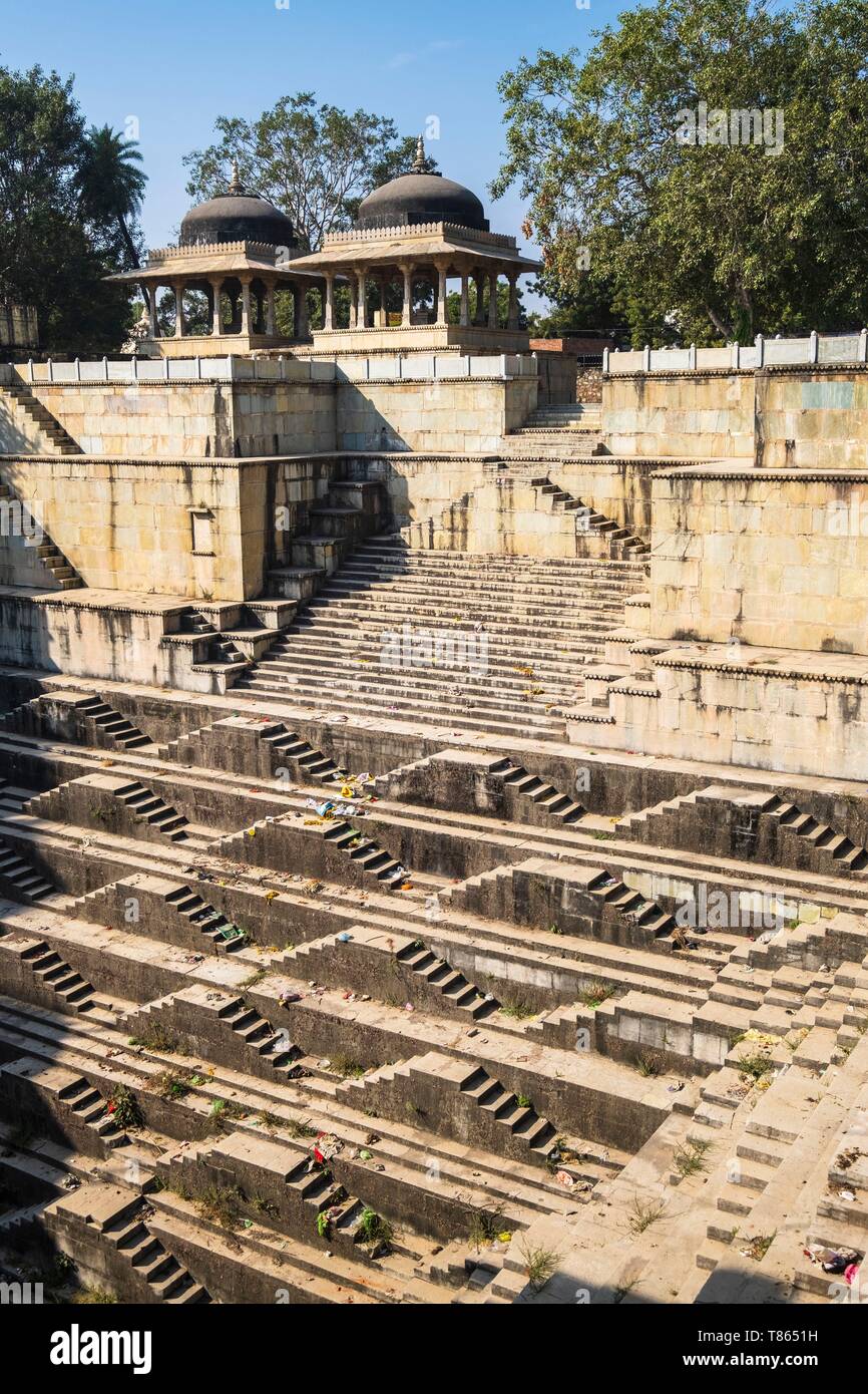 Dhabhai kund stepwell hi-res stock photography and images - Alamy