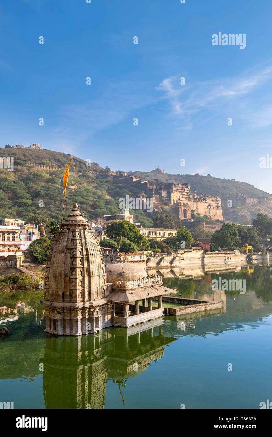 India, Rajasthan, Bundi, Nawal Sagar lake and Varuna temple, Garh ...