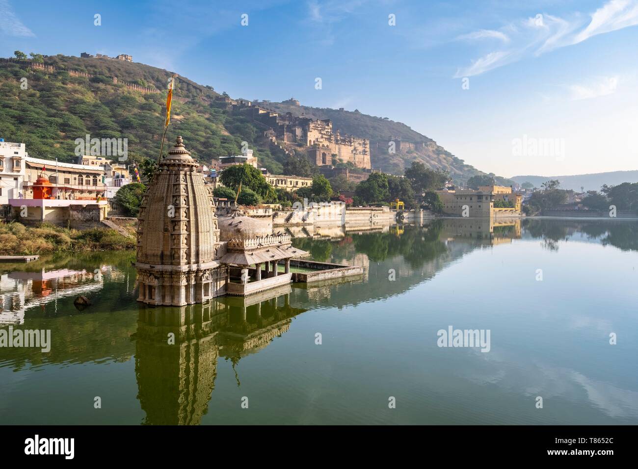 India, Rajasthan, Bundi, Nawal Sagar lake and Varuna temple, Garh ...