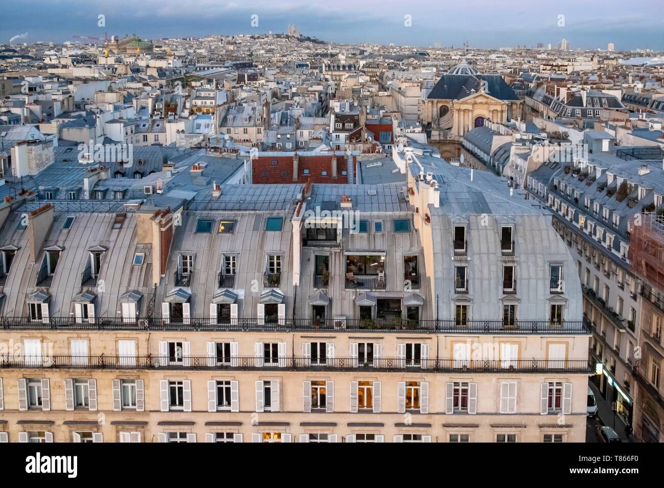 Zinc roofs paris hi-res stock photography and images - Alamy