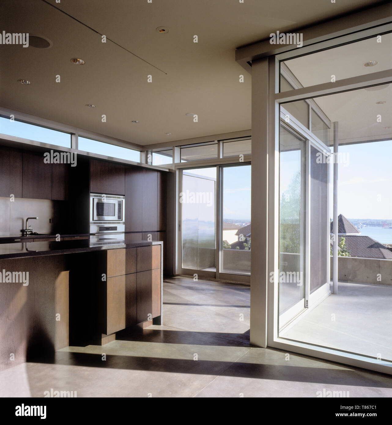 Square sliding glass doors hi-res stock photography and images - Alamy