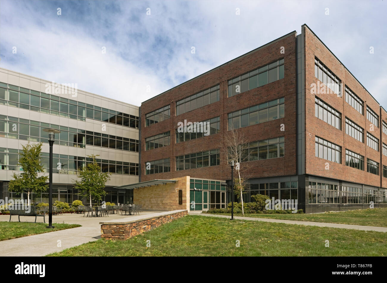 Sidewalks Leading To Office Building Stock Photo - Alamy