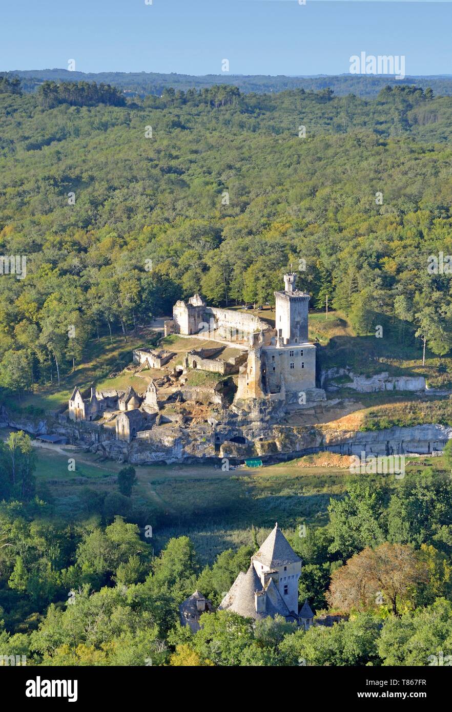 Laussel castle hi-res stock photography and images - Alamy