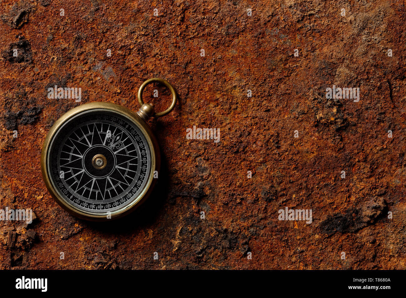 Antique brass compass on map hi-res stock photography and images - Alamy