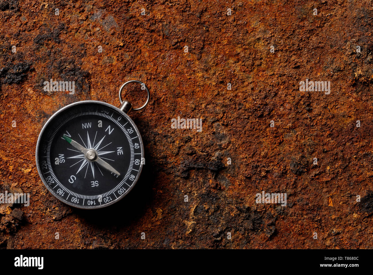 Antique brass compass on map hi-res stock photography and images - Alamy