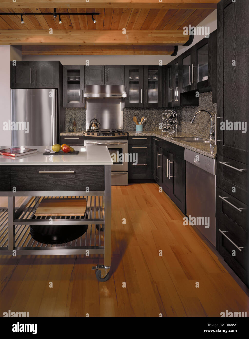 Rolling kitchen island hi-res stock photography and images - Alamy