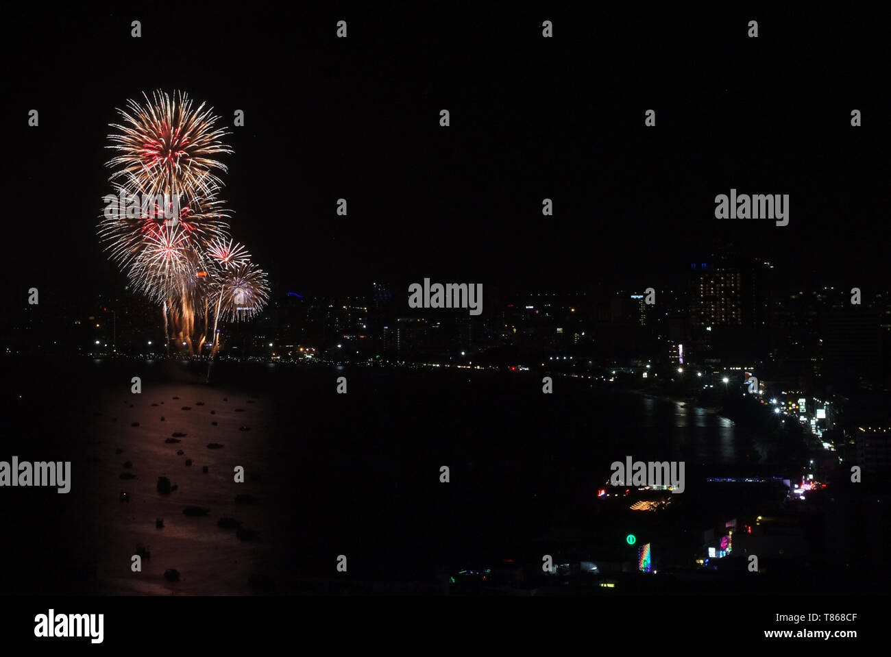 Pattaya international fireworks festival hi-res stock photography and ...