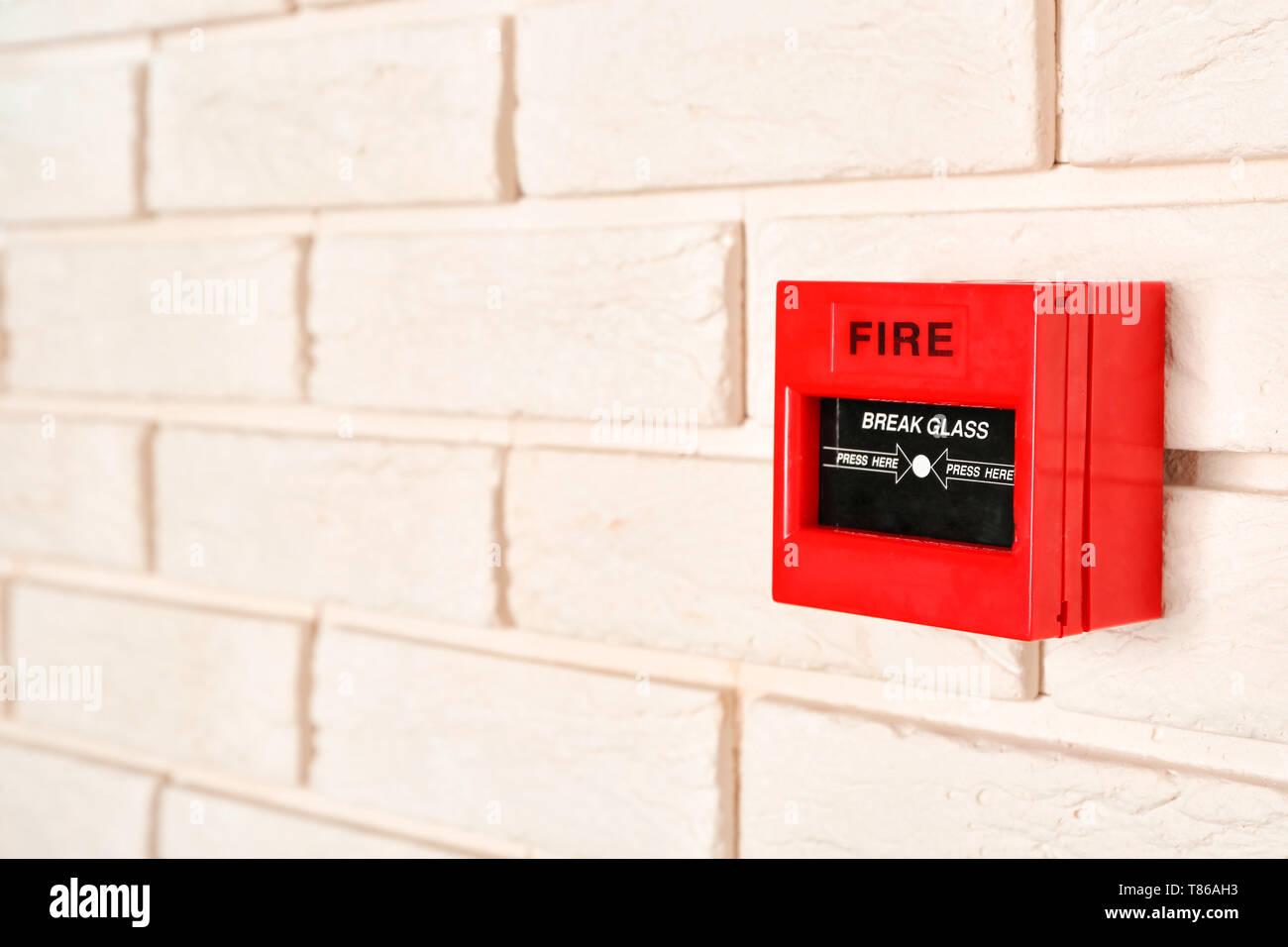 Installed fire alarm call point hi-res stock photography and images - Alamy