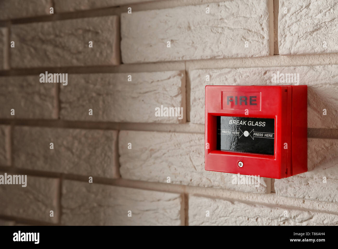 Installed fire alarm call point hi-res stock photography and images - Alamy
