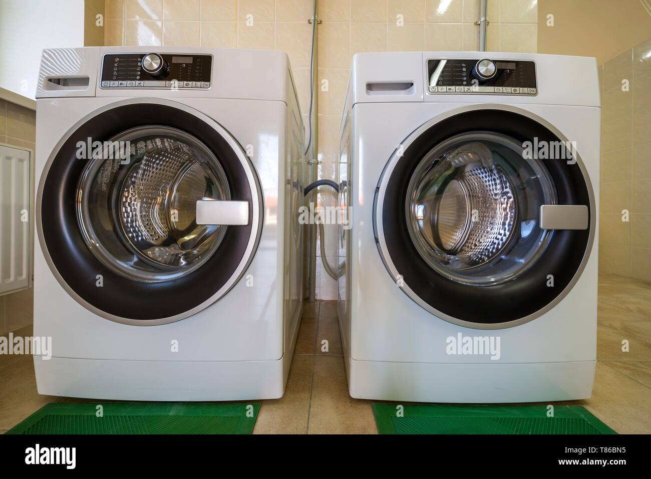Spinning drum laundry in washing hi-res stock photography and images ...