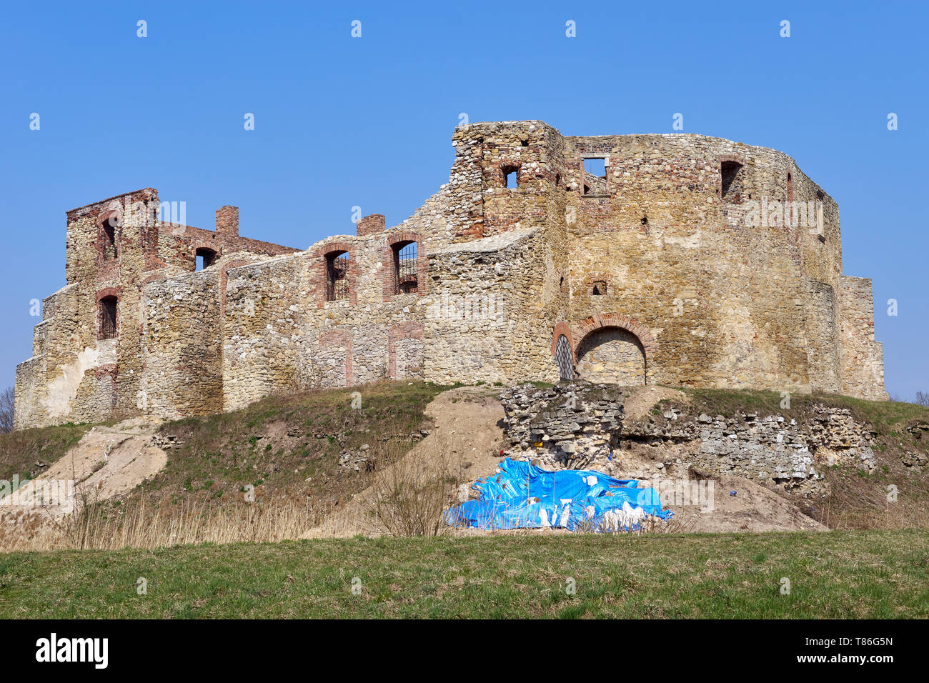 a castle formally housing castellans who raised the castle in the ...