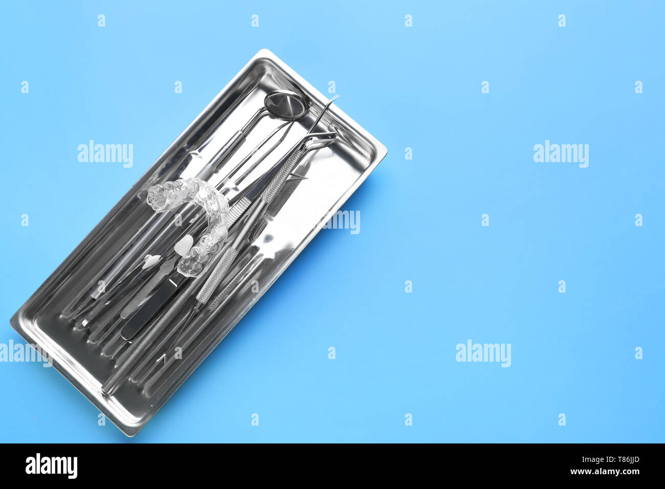 Tray of dental instruments hi-res stock photography and images - Alamy