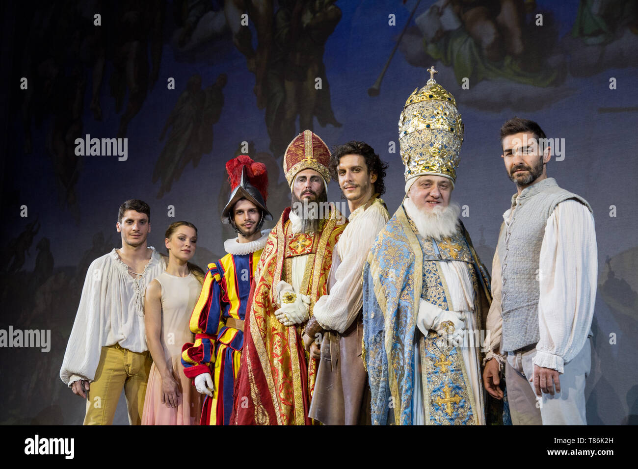 Cast of the "Last Judgment. The Sistine Chapel Immersive Show ...