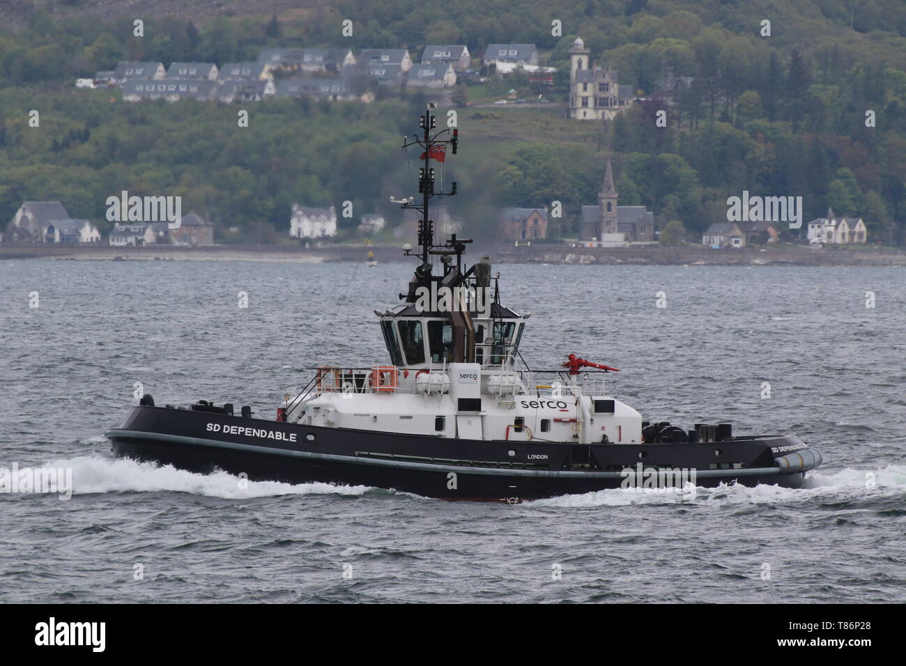 SD Dependable, a Damen Stan ATD 2909 tugboat operated by Serco Marine Services, passing Gourock ...