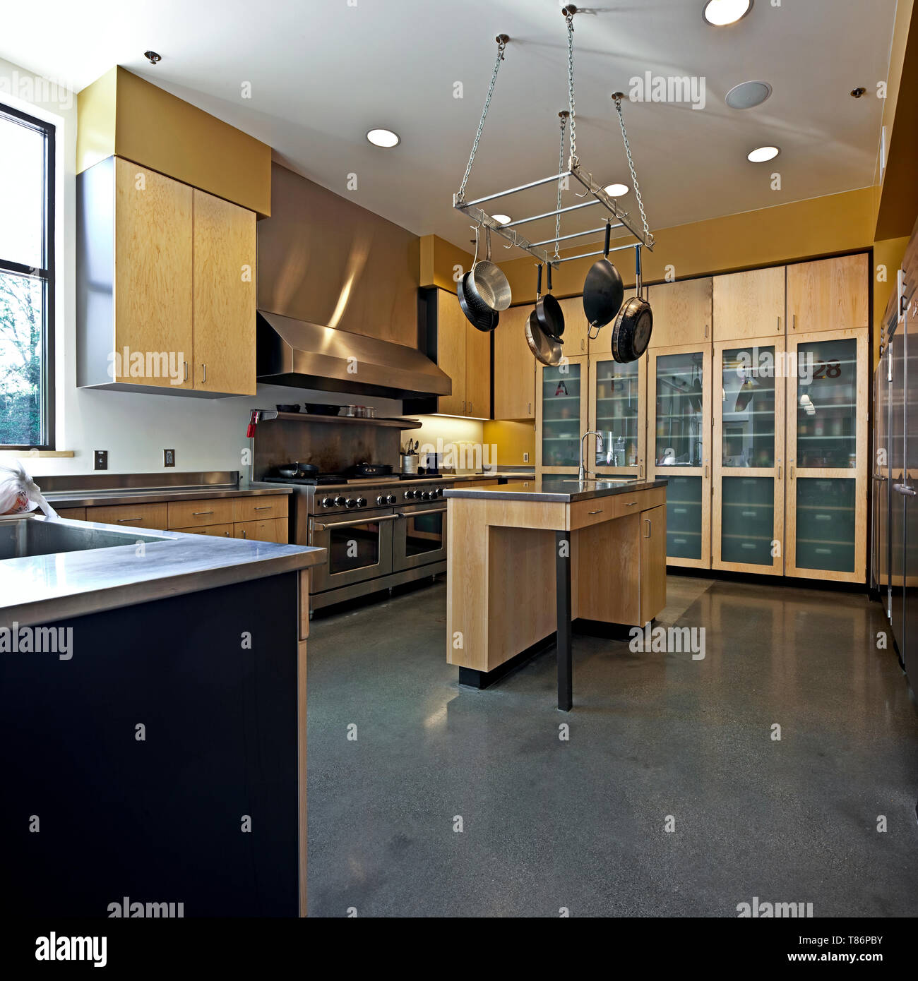 Fire station kitchen hi-res stock photography and images - Alamy
