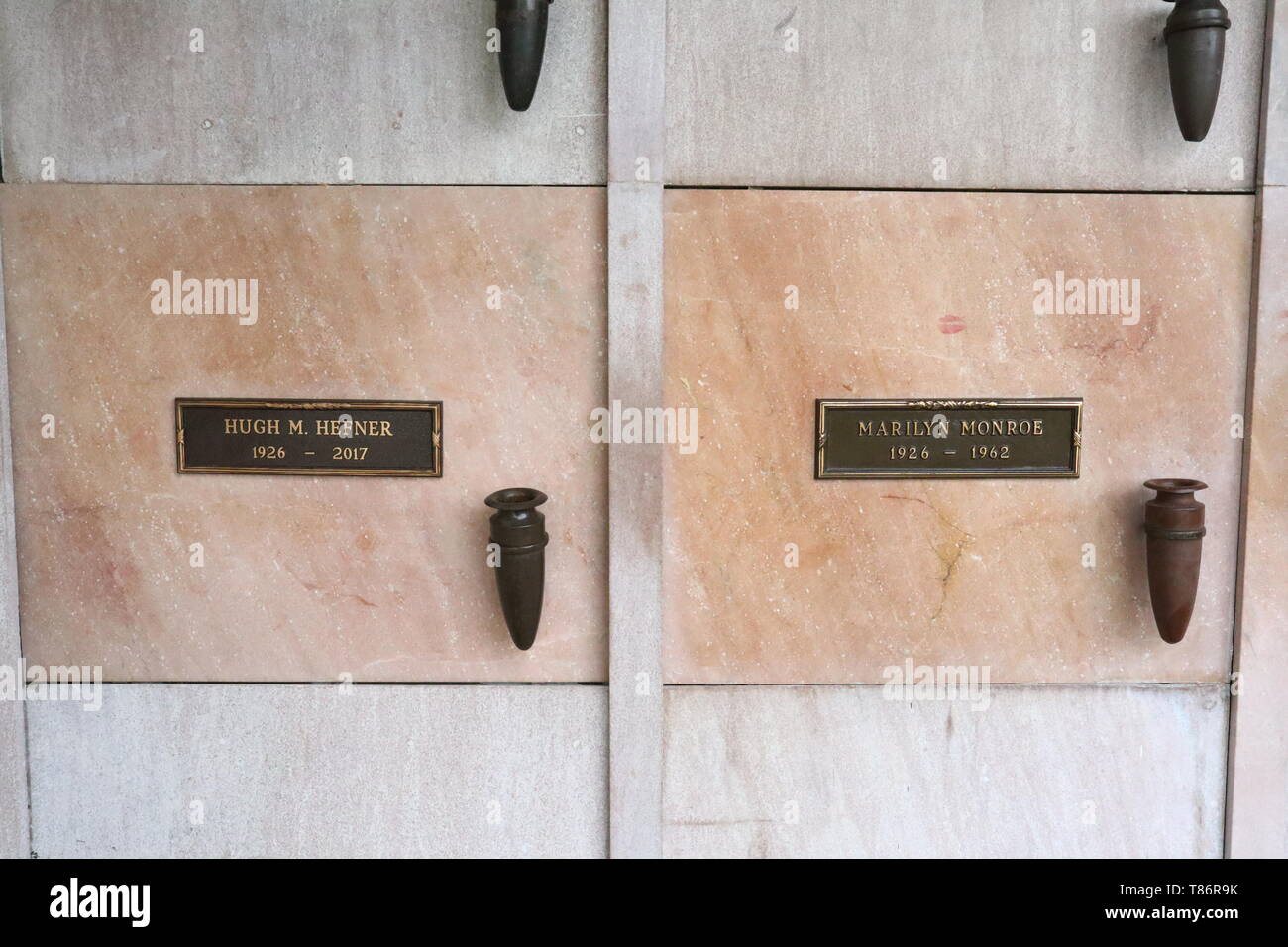 Marilyn Monroe and Hugh Hefner grave in the Westwood Village Memorial ...
