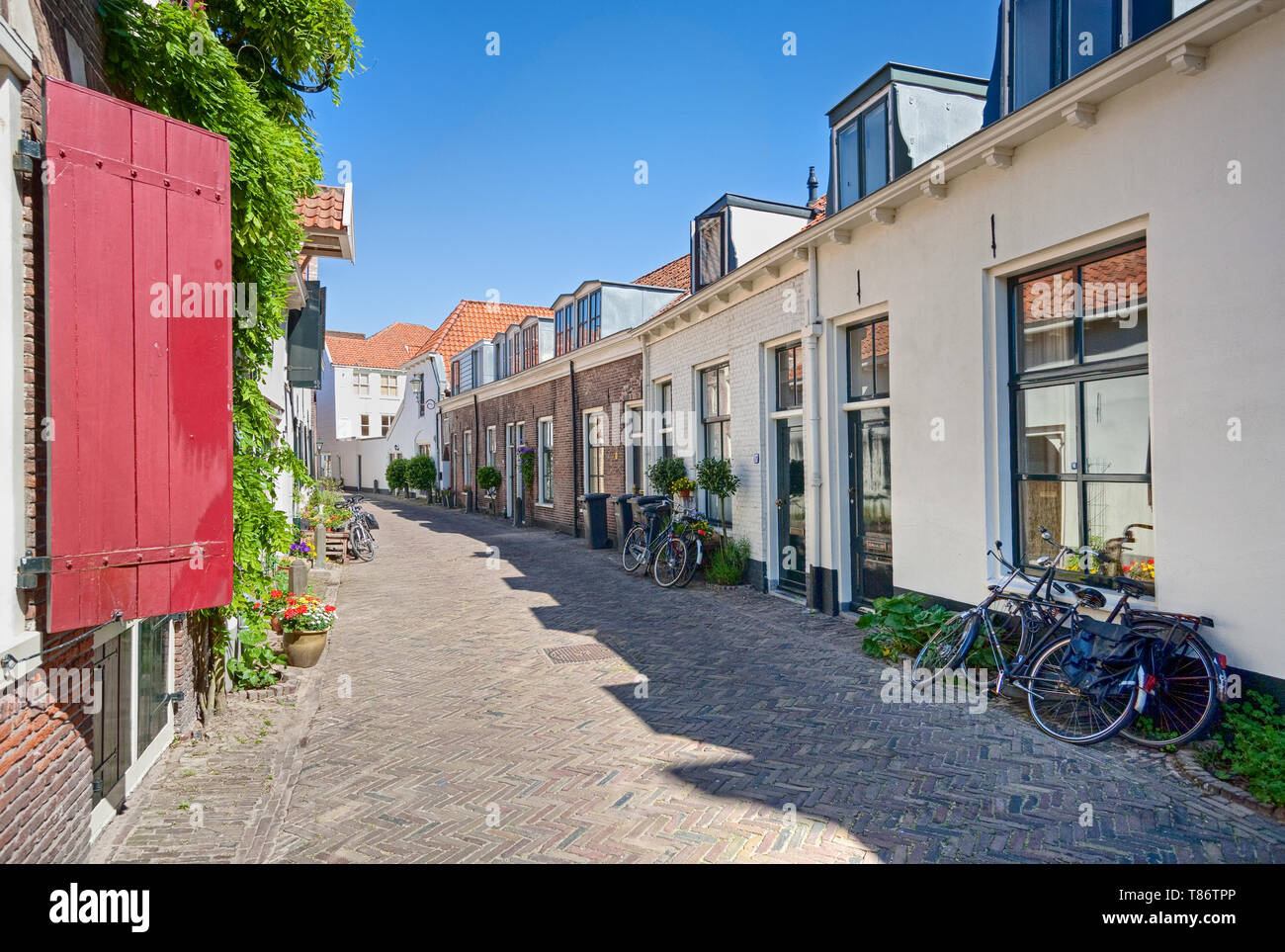 Houses Built into Canal Wall Stock Photo - Alamy