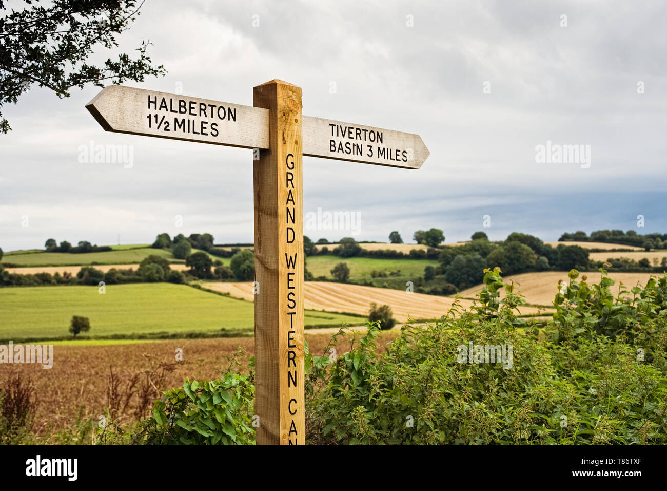 Directional Signpost in the Country Stock Photo - Alamy