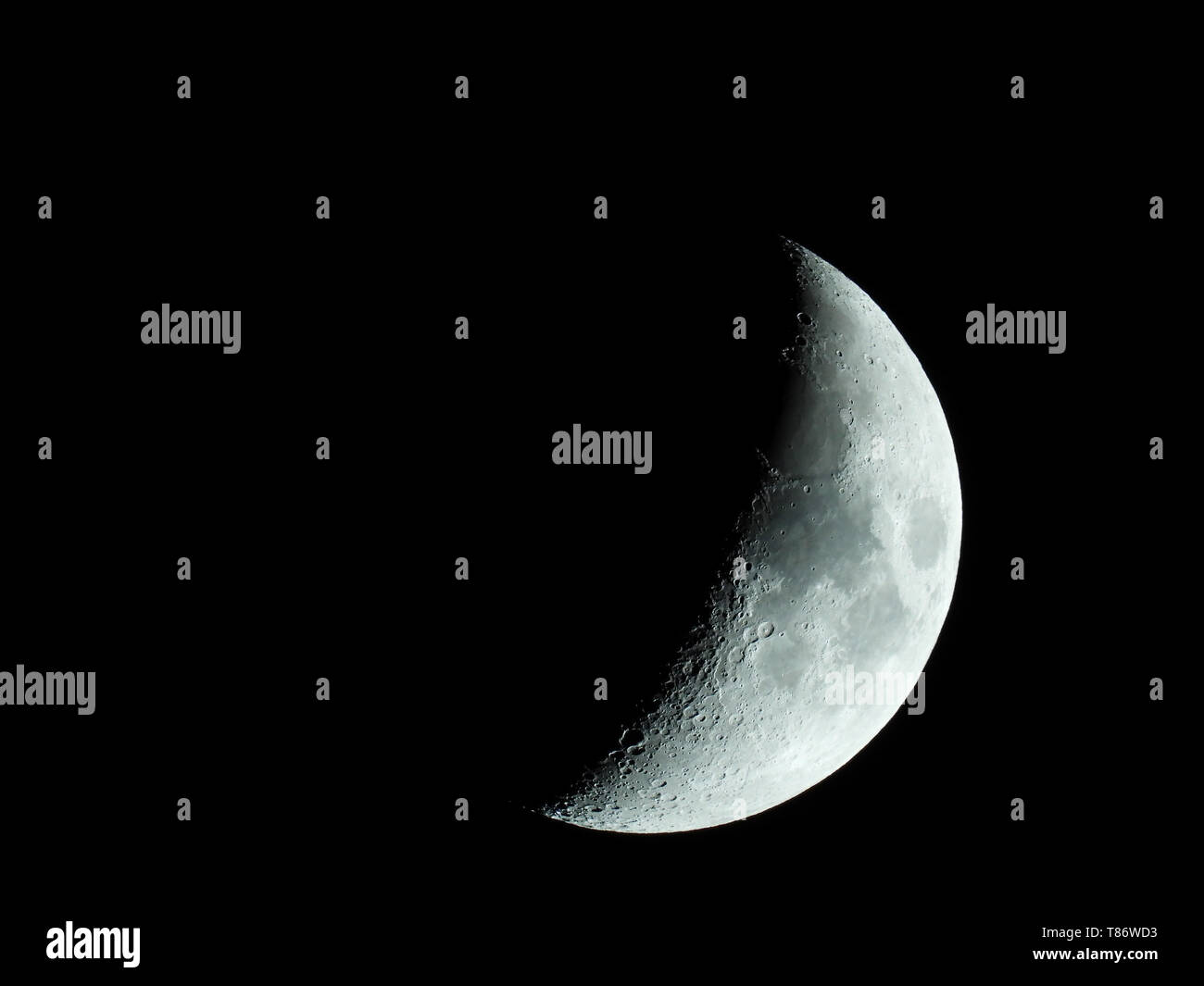 Waning crescent moon earthshine hi-res stock photography and images - Alamy