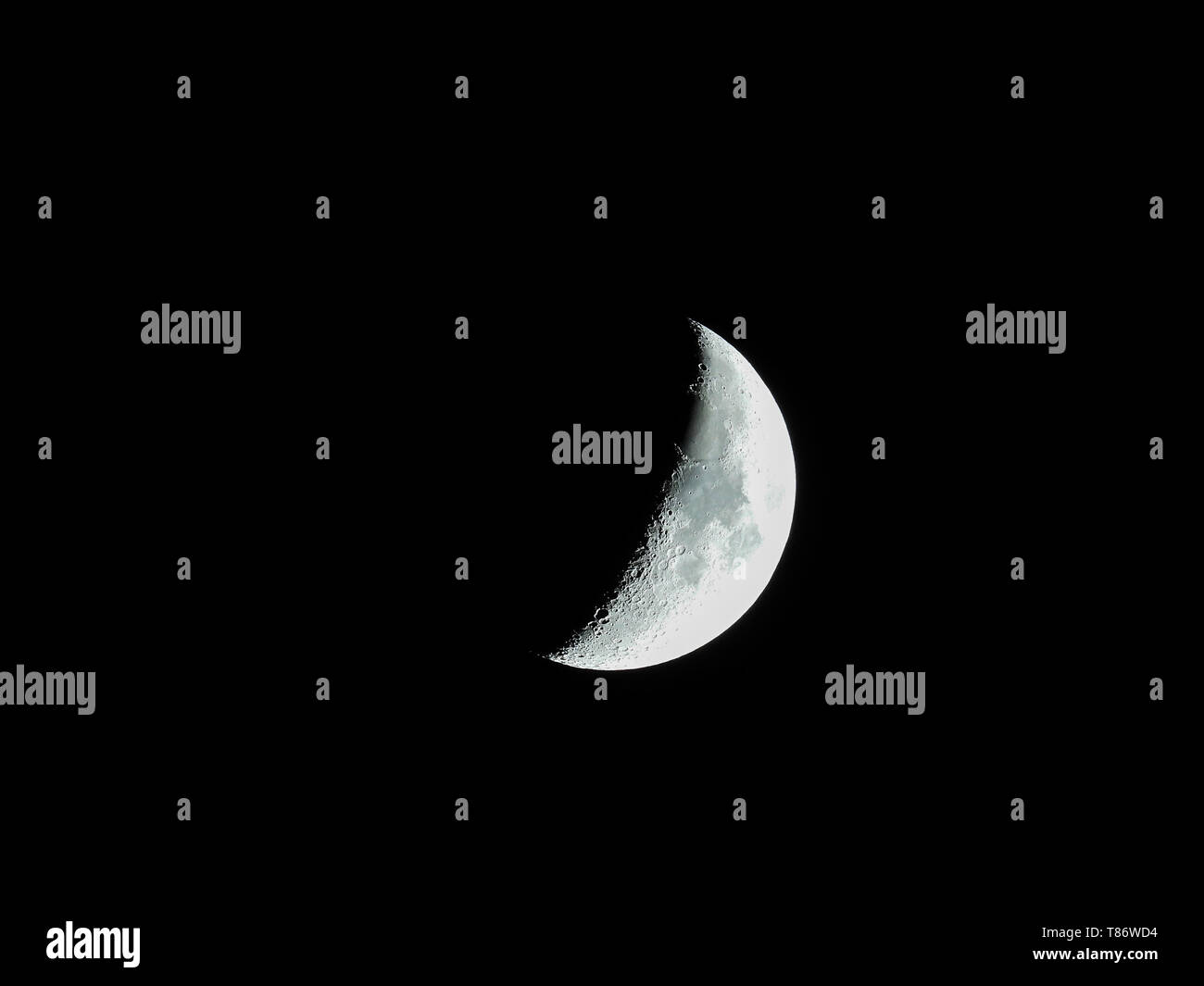 Waning crescent moon earthshine hi-res stock photography and images - Alamy
