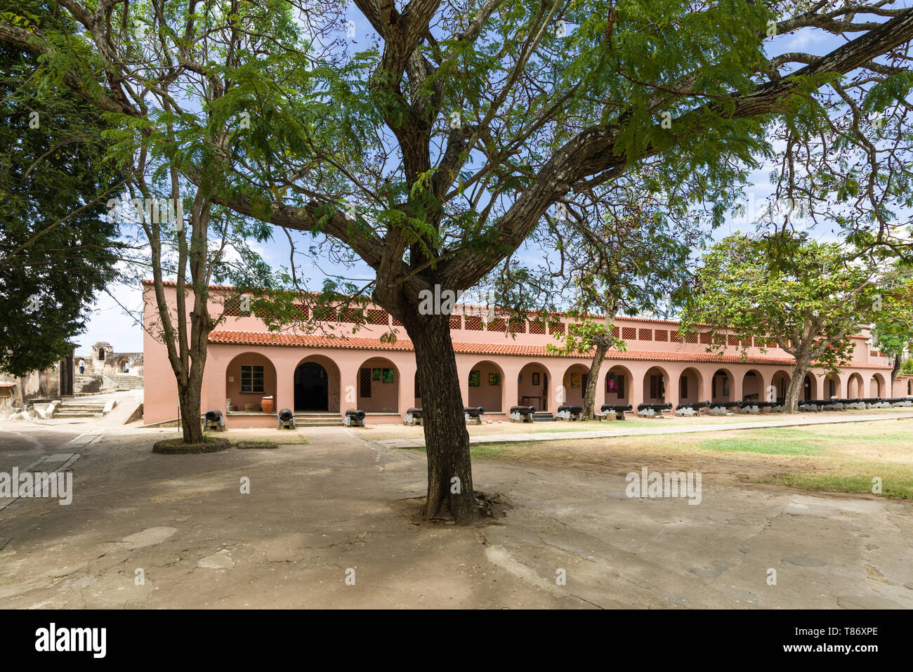 Fort building hi-res stock photography and images - Alamy