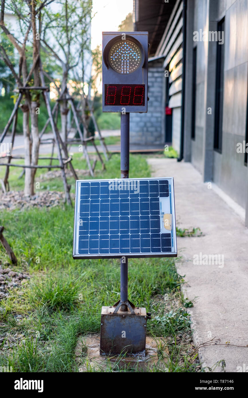 Solar power traffic light hi-res stock photography and images - Alamy