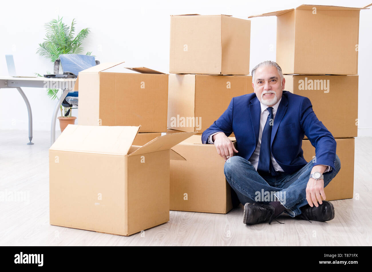Aged businessman moving to new workplace Stock Photo - Alamy